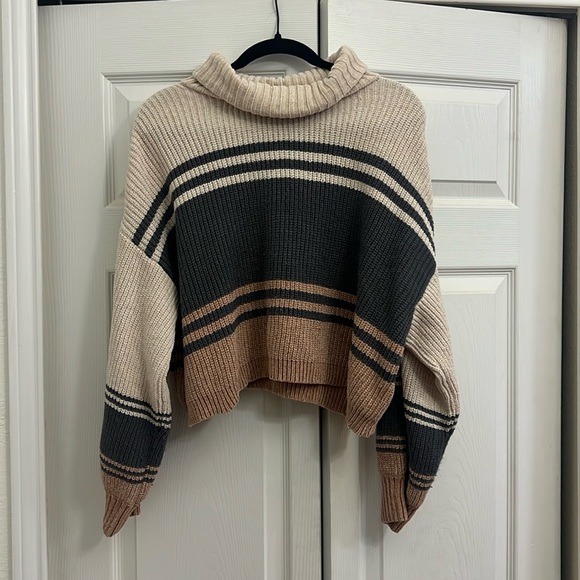 My Michelle | Tops | Super Cute And Comfy Turtle Neck Cropped Sweater ...